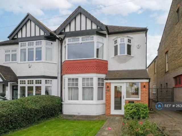 Victoria Road, London, E4 1 bed in a flat share to rent £1,050 pcm £242 pw