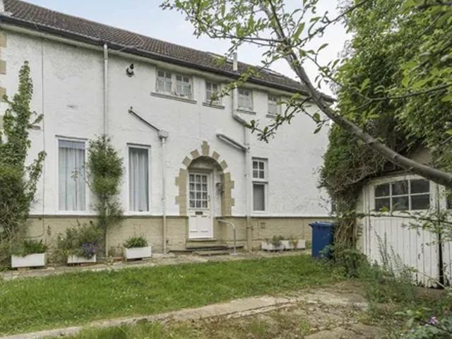 Victoria Road, London, NW7 4RY, United Kingdom | 3 bed duplex for rent #167863628 | Rentberry