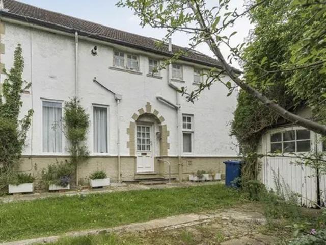 Victoria Road, London, NW7 4RY, United Kingdom | 3 bed house for rent #167620888 | Rentberry