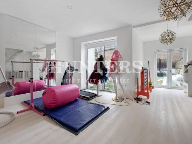 Victoria Road, Queens Park, NW6 4 bed terraced house to rent £5,750 pcm £1,327 pw