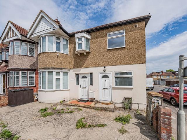 Victoria Road, Ruislip HA4, 1 bed end terrace house to rent, £1,400 pcm | PrimeLocation