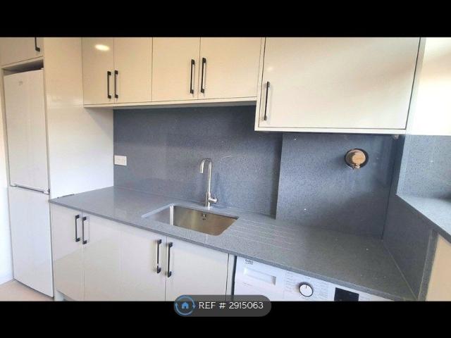 Victoria Road, Ruislip HA4, 2 bed flat to rent, £2,000 pcm | PrimeLocation