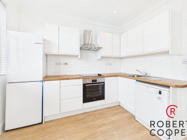Victoria Road, Ruislip, HA4 3 bed apartment to rent £1,995 pcm £460 pw