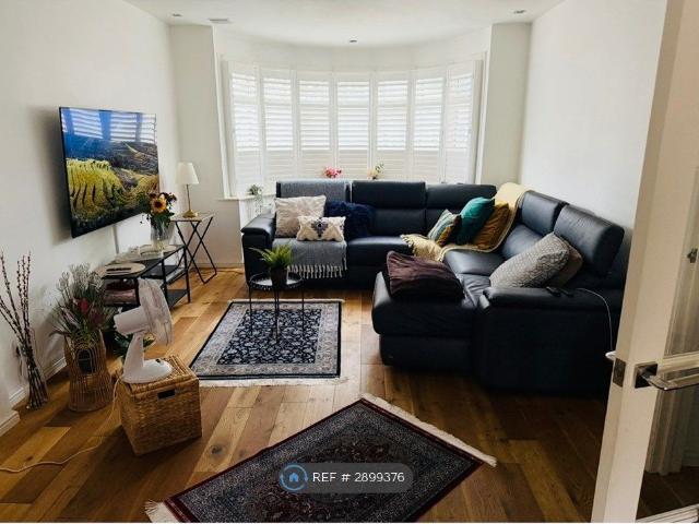 Victoria Road, Ruislip HA4, 3 bed terraced house to rent, £1,250 pcm | PrimeLocation