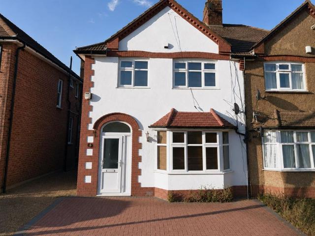 Victoria Road, Ruislip HA6, Studio to rent, £1,100 pcm | PrimeLocation