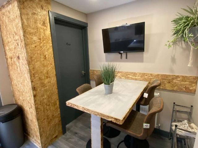 Victoria Road Room 2