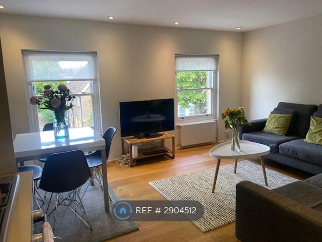 Victoria Road, Sutton SM1, 2 bed flat to rent, £1,750 pcm | PrimeLocation
