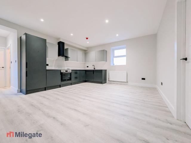 Victoria Road, Sevenoaks TN13, 2 bed flat to rent, £1,650 pcm | PrimeLocation