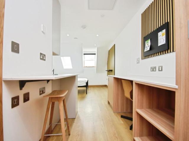 Victoria Road Sidcup DA15 Studio to rent £1,425 pcm £329 pw