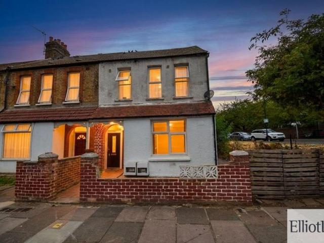 Victoria Road, Southall UB2 3 bed flat to rent £2,750 pcm £635 pw