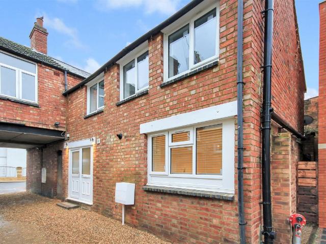 Victoria Road, Wellingborough NN8, 2 bed terraced house to rent, £1,050 pcm | PrimeLocation