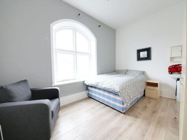 Victoria Road, Widnes WA8, Room to rent, £450 pcm | PrimeLocation