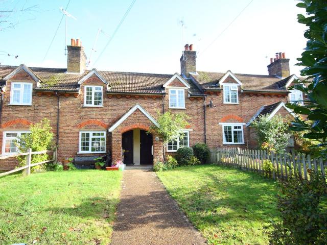 Victoria Road, Woking GU21, 2 bed terraced house to rent, £1,600 pcm | PrimeLocation