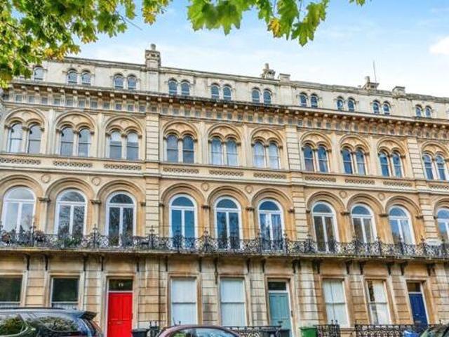 Victoria Square, Clifton, 4 Bedroom Flat