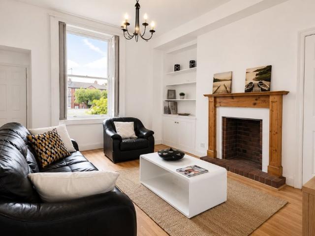 Victoria Square, Jesmond, Newcastle Upon Tyne NE2, 2 bed flat to rent, £1,100 pcm | PrimeLocation