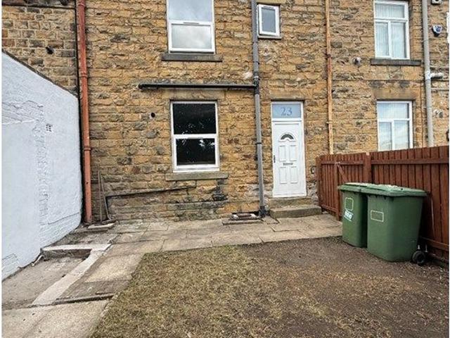 Victoria St, Batley WF17, 2 bed terraced house to rent, £750 pcm | PrimeLocation