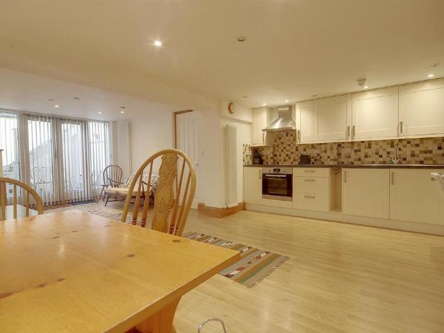 Victoria Street, Cambridge 2 bed apartment to rent £1,800 pcm £415 pw
