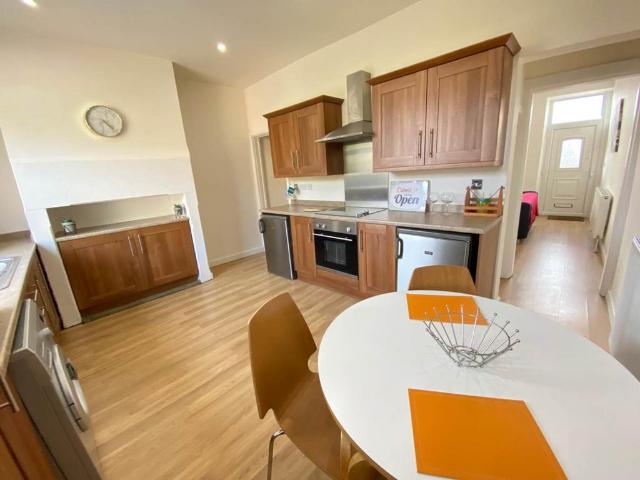 Victoria Street, Huddersfield HD5 3 bed house to rent £1,365 pcm £315 pw