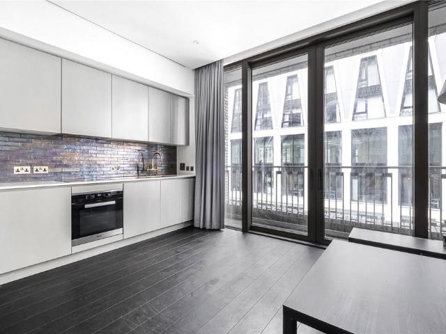 Victoria Street, London, SW1H 1 bed apartment to rent £3,449 pcm £796 pw