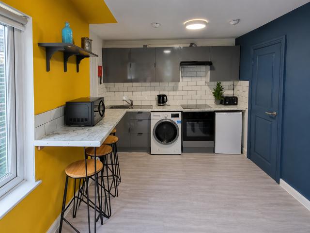 Victoria Street, Leeds 4 bed flat to rent £2,513 pcm £580 pw