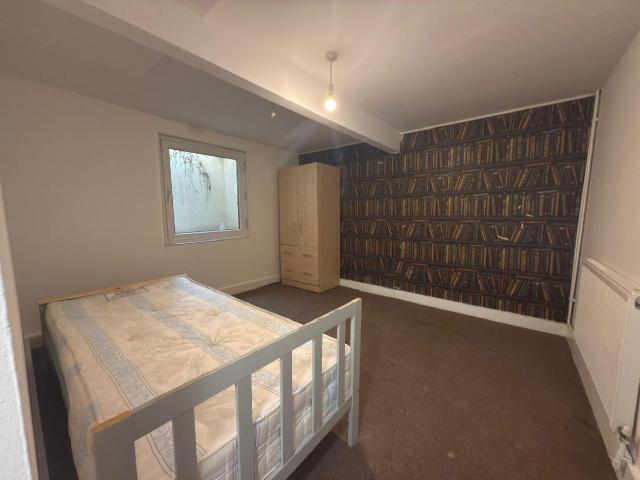 Victoria Street LU6, 2 bed flat to rent, £1,200 pcm | PrimeLocation