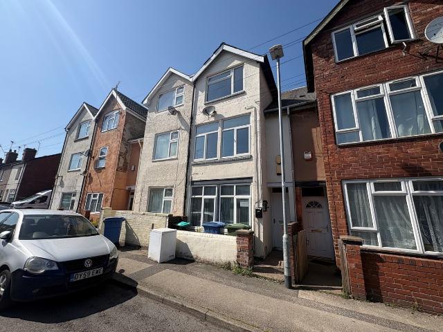 Victoria Street, Mansfield NG18, 3 bed maisonette to rent, £775 pcm | PrimeLocation