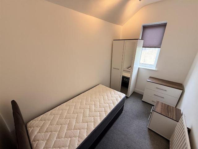 Victoria Street, Mansfield NG18, Room to rent, £295 pcm | PrimeLocation