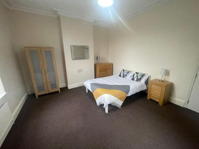Victoria Street, Mansfield NG18, Room to rent, £525 pcm | PrimeLocation