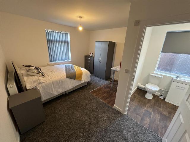 Victoria Street, Mansfield NG18, Room to rent, £600 pcm | PrimeLocation