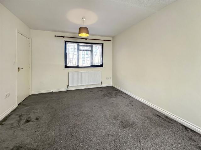 Victoria Street, Slough, Berkshire SL1, 2 bed flat to rent, £1,450 pcm | PrimeLocation