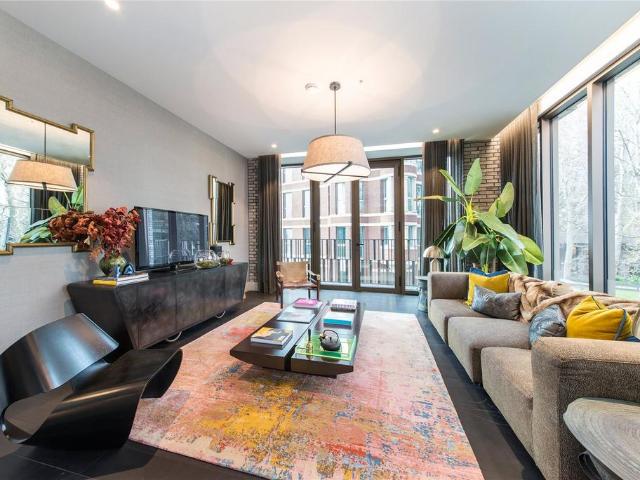 Victoria Street, St James's Park. 2 bed apartment to rent £8,000 pcm £1,846 pw