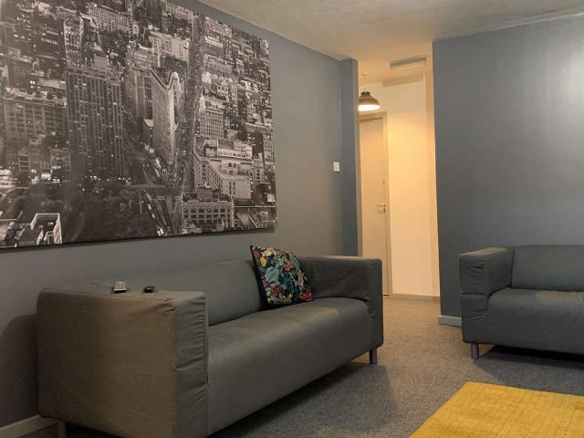 Victoria Street, Room 3