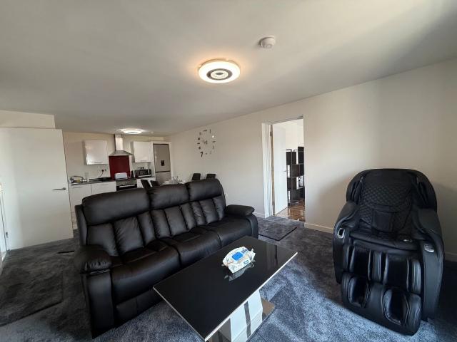 Victoria Street, West Bromwich B70, 2 bed flat to rent, £1,100 pcm | PrimeLocation