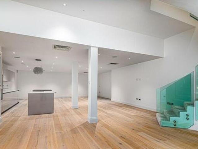 Victoria Street, Windsor, 2 Bedroom Flat