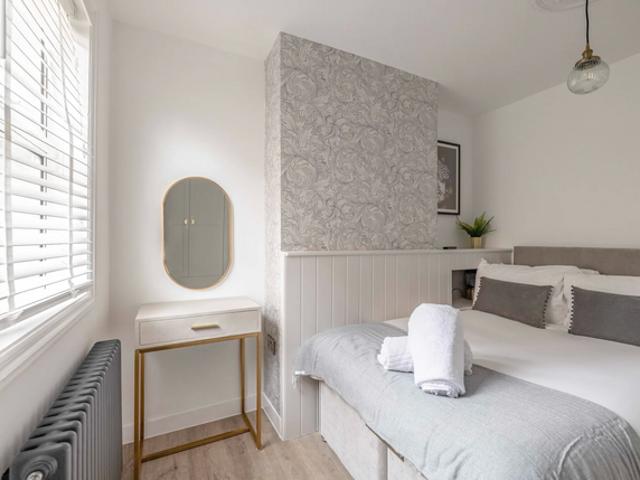 Victoria Street, Windsor SL4, 2 bed terraced house to rent, £1,850 pcm | PrimeLocation