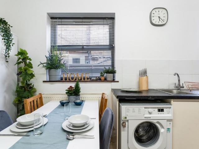 Victorian house in the heart of Wood Green, Zone 3 Room 3