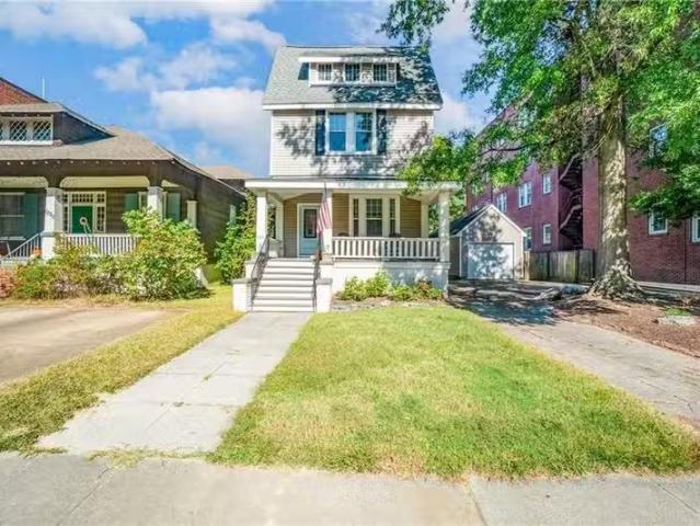 Victorian, Rental, Single Family Norfolk, VA 1018 Westover.