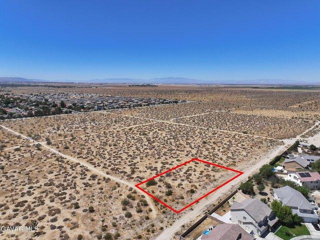 Vic Ave, Palmdale, CA 93550