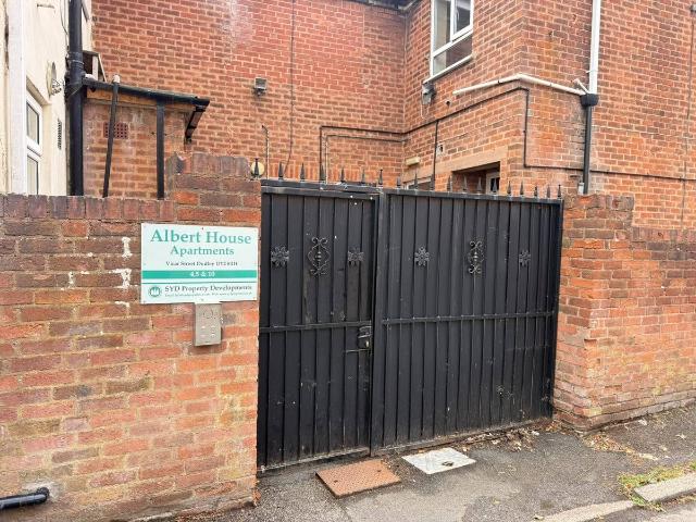 Vicar Street, Dudley DY2, 2 bed flat to rent, £850 pcm | PrimeLocation