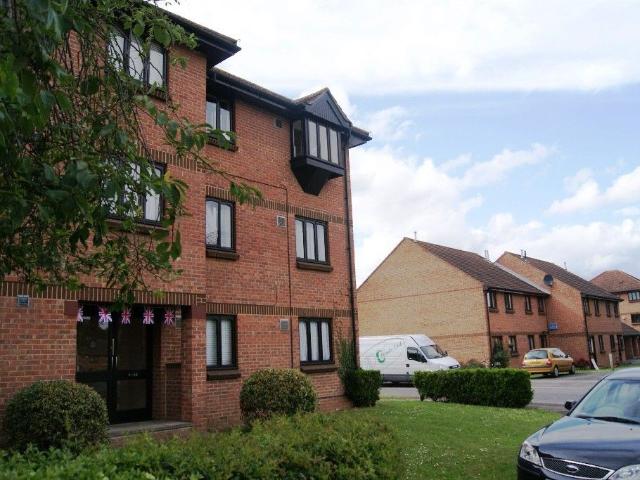 Vicarage Way, Colnbrook, Berkshire SL3, 2 bed flat to rent, £1,550 pcm | PrimeLocation