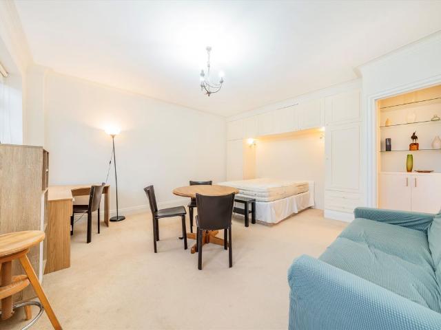 Vicarage Court, Kensington W8, Studio to rent, £2,015 pcm | PrimeLocation