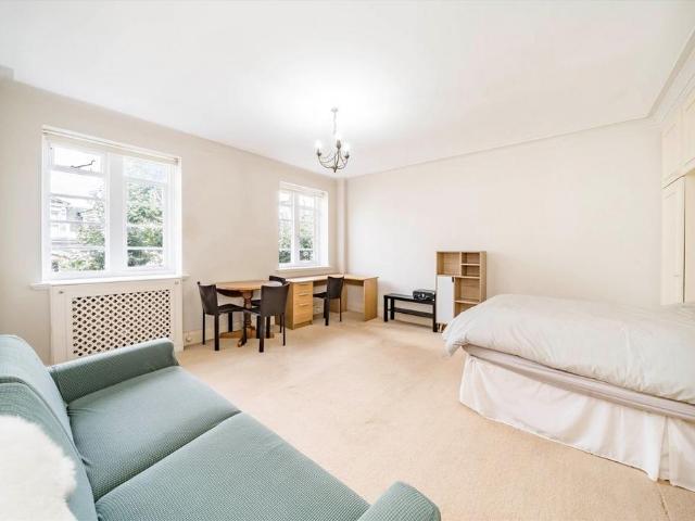 Vicarage Court, London W8 Studio to rent £2,015 pcm £465 pw