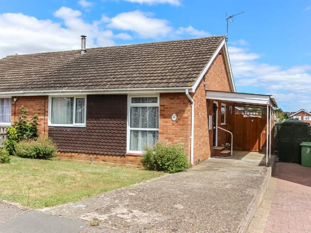Vicarage Close, Wellingborough NN8, 2 bed semi detached bungalow to rent, £1,100 pcm | PrimeLocation