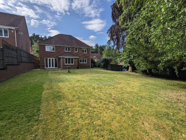Vicarage Close, Horsham RH12, 4 bed property to rent, £3,500 pcm | PrimeLocation