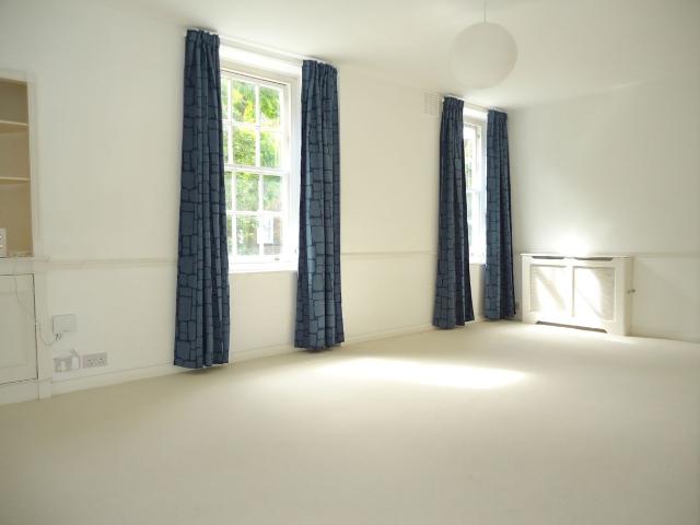 Vicarage Crescent, London SW11, 2 bed flat to rent, £2,200 pcm | PrimeLocation