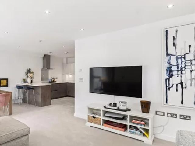 Vicarage Crescent, London, SW11 3JB, United Kingdom | 3 bed house for rent #168152768 | Rentberry