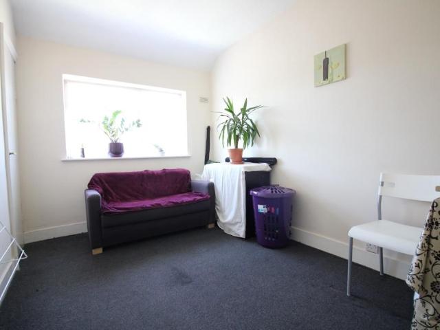 Vicarage Farm Road, Hounslow TW5, 1 bed flat to rent, £1,225 pcm | PrimeLocation