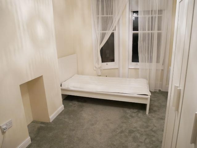 Vicarage Farm Road, Hounslow TW3, Room to rent, £675 pcm | PrimeLocation