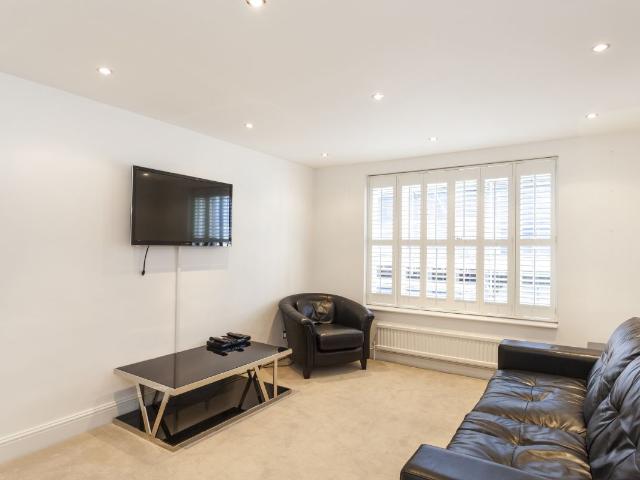 Vicarage Gate, London W8, 2 bed flat to rent, £3,750 pcm | PrimeLocation