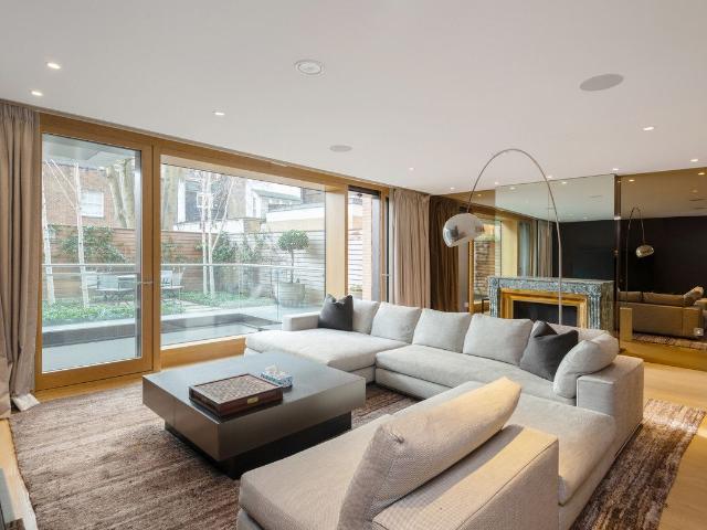Vicarage Gate, London W8, 3 bed flat to rent, £26,000 pcm | PrimeLocation